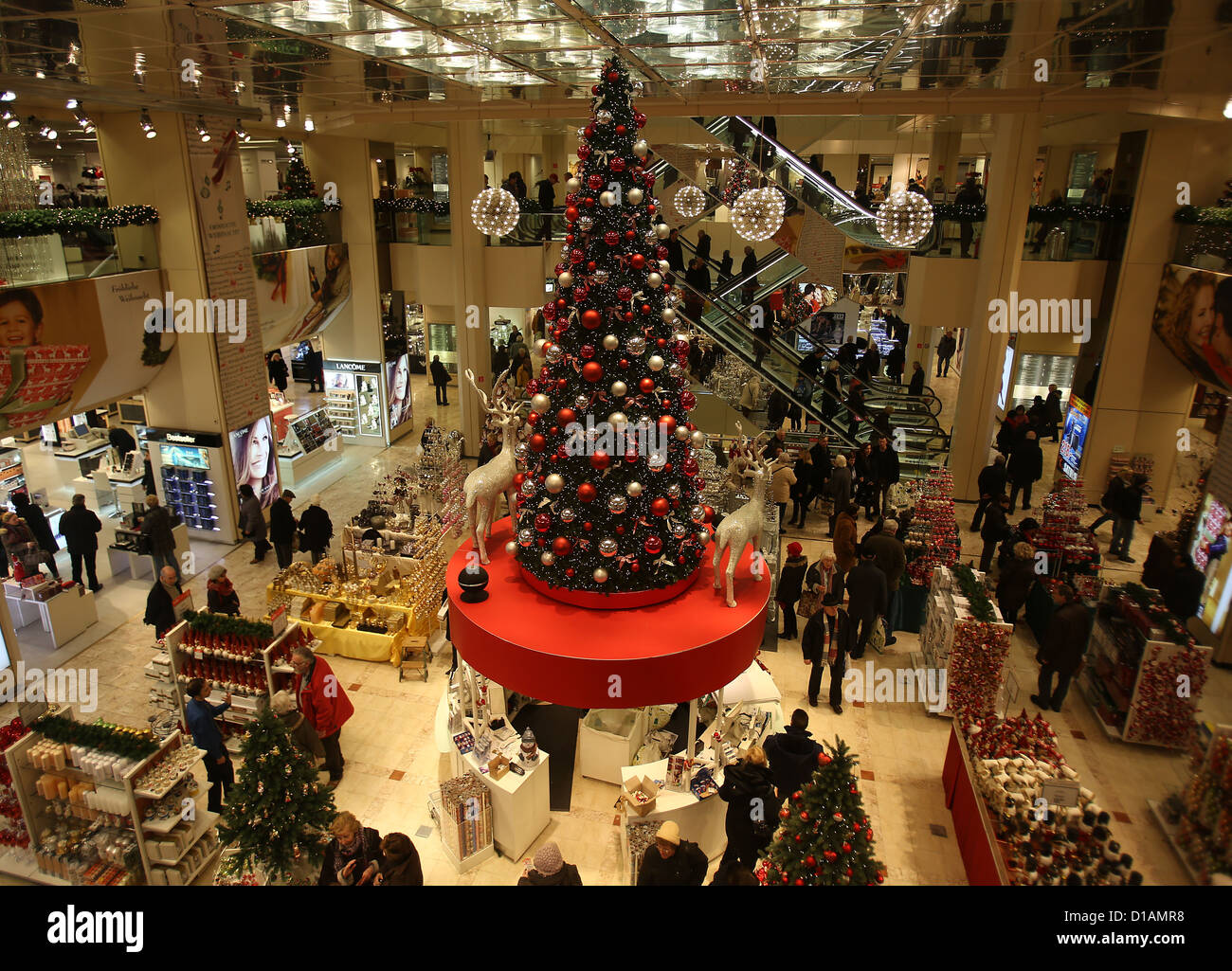 A decorated Christmas tree stands in a department store in Cologne ...