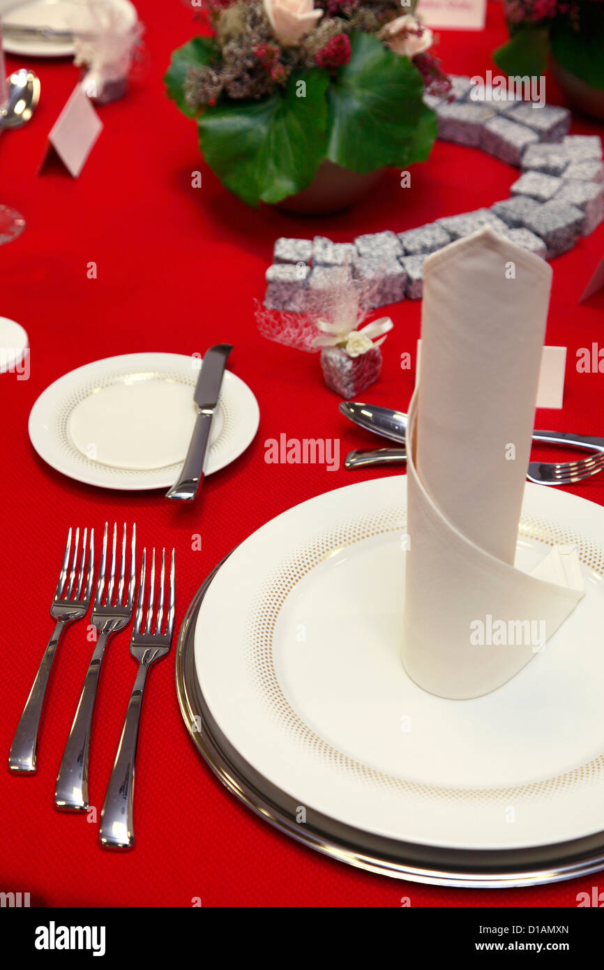 Diner table setting in red Stock Photo - Alamy
