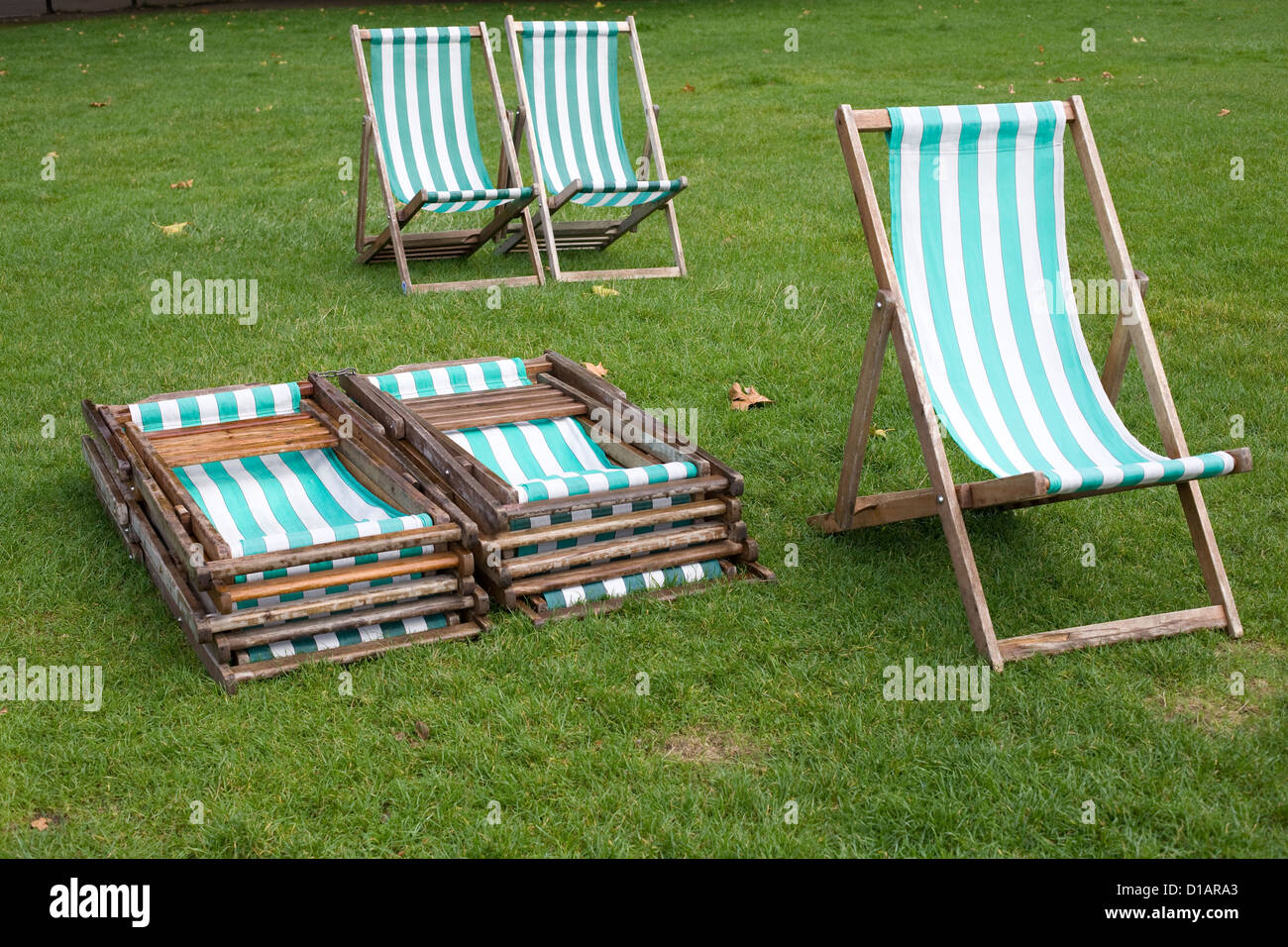 City of london deckchairs hi-res stock photography and images - Alamy