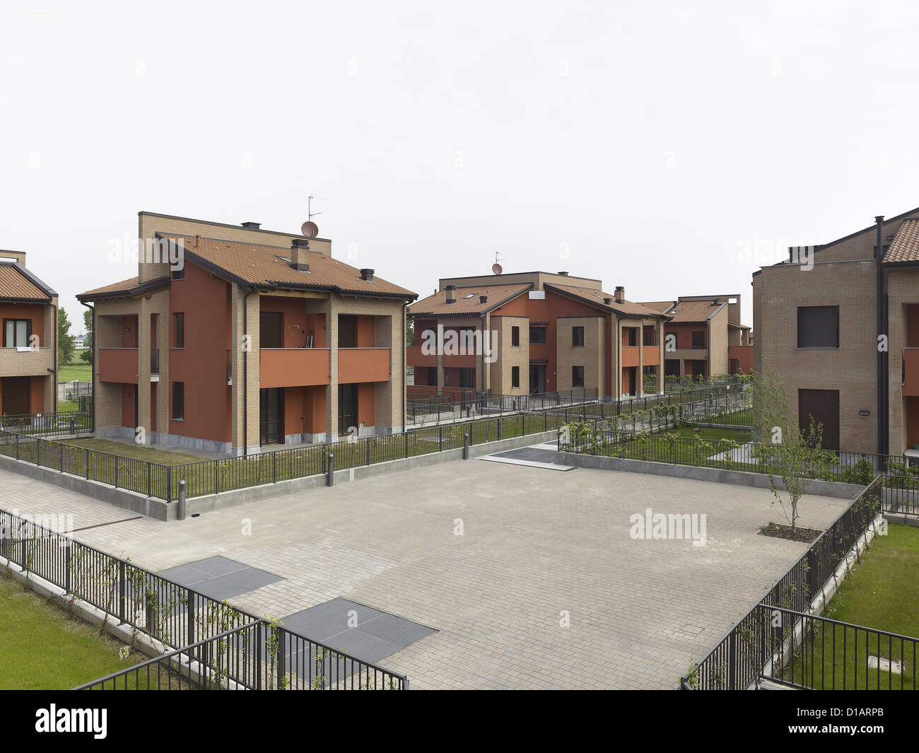 Suburban houses new development area hi-res stock photography and ...