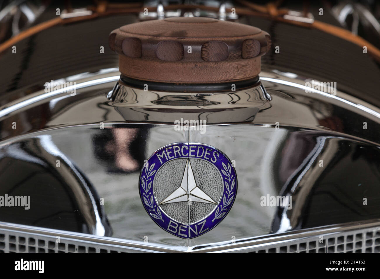 Vintage Mercedes radiator cap and badge Stock Photo - Alamy