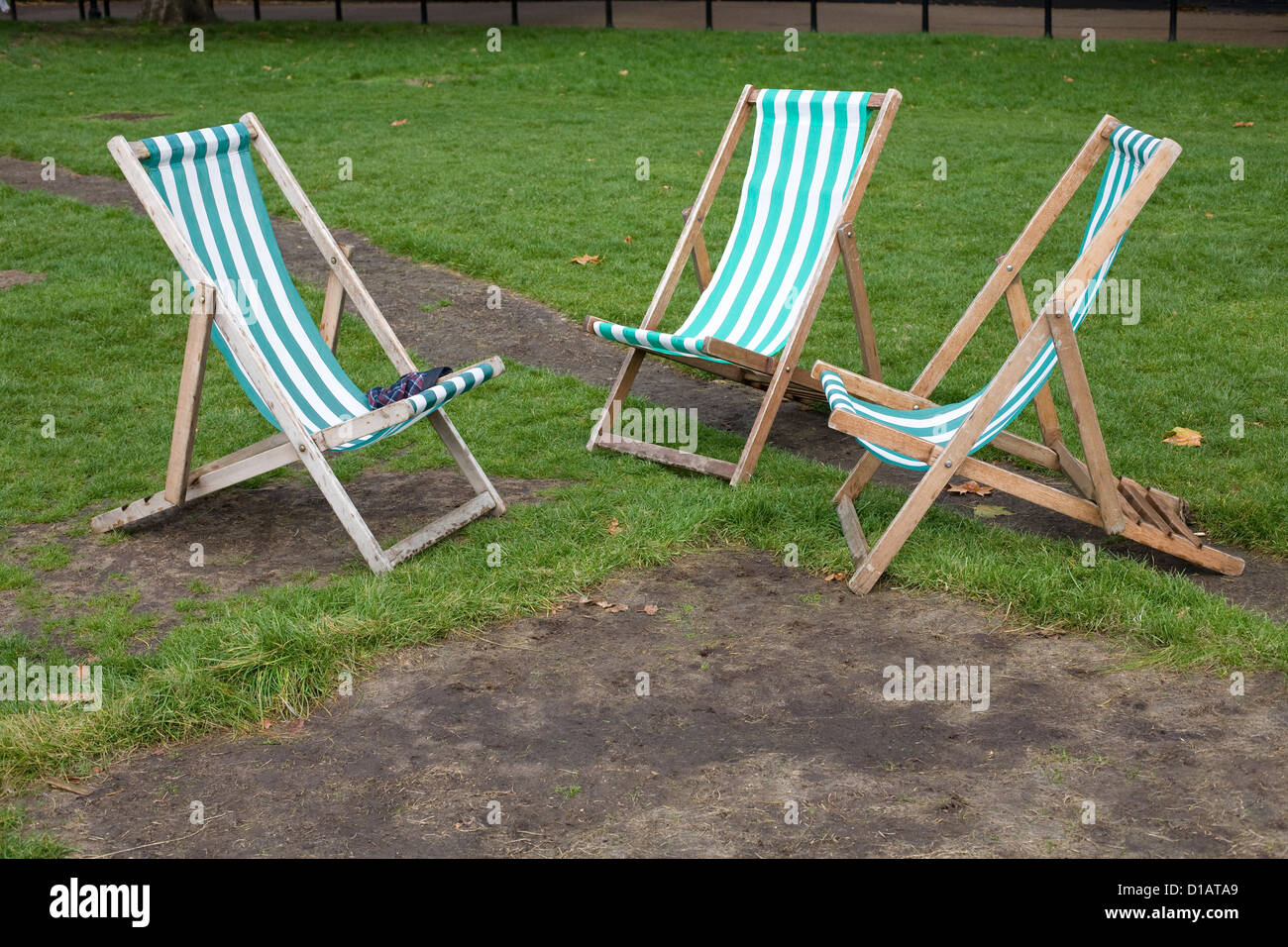 Folding deckchairs hi-res stock photography and images - Alamy