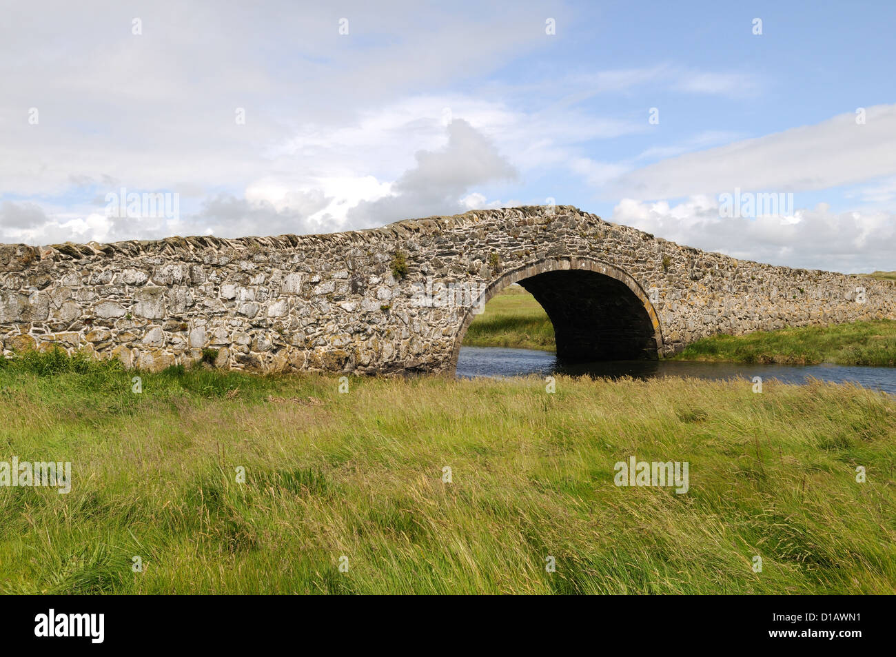 Old stone built bridge hi-res stock photography and images - Alamy