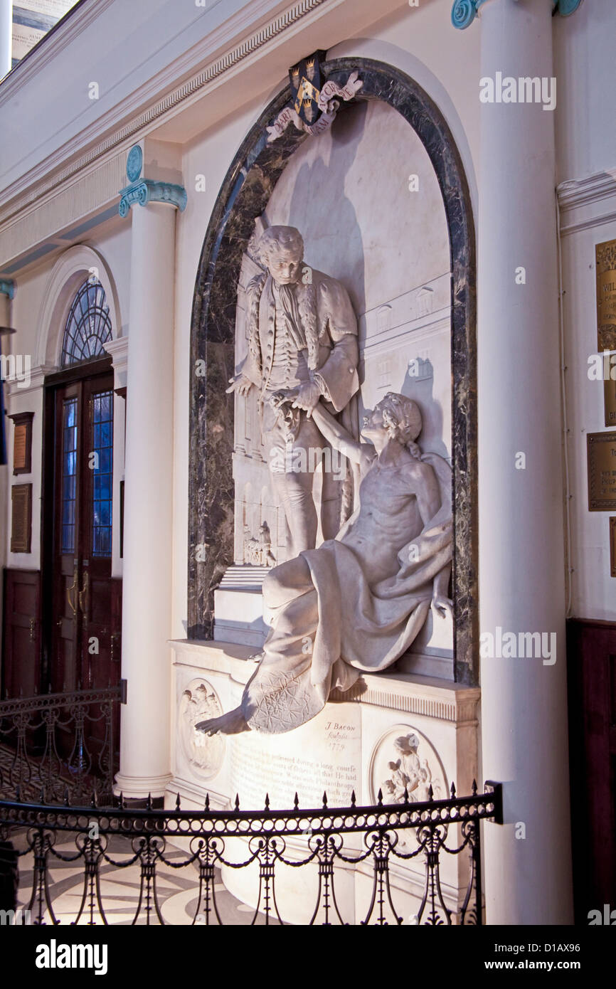 London, Guy's Hospital chapel A 1779 statue of Sir Thomas Guy iwith an ...