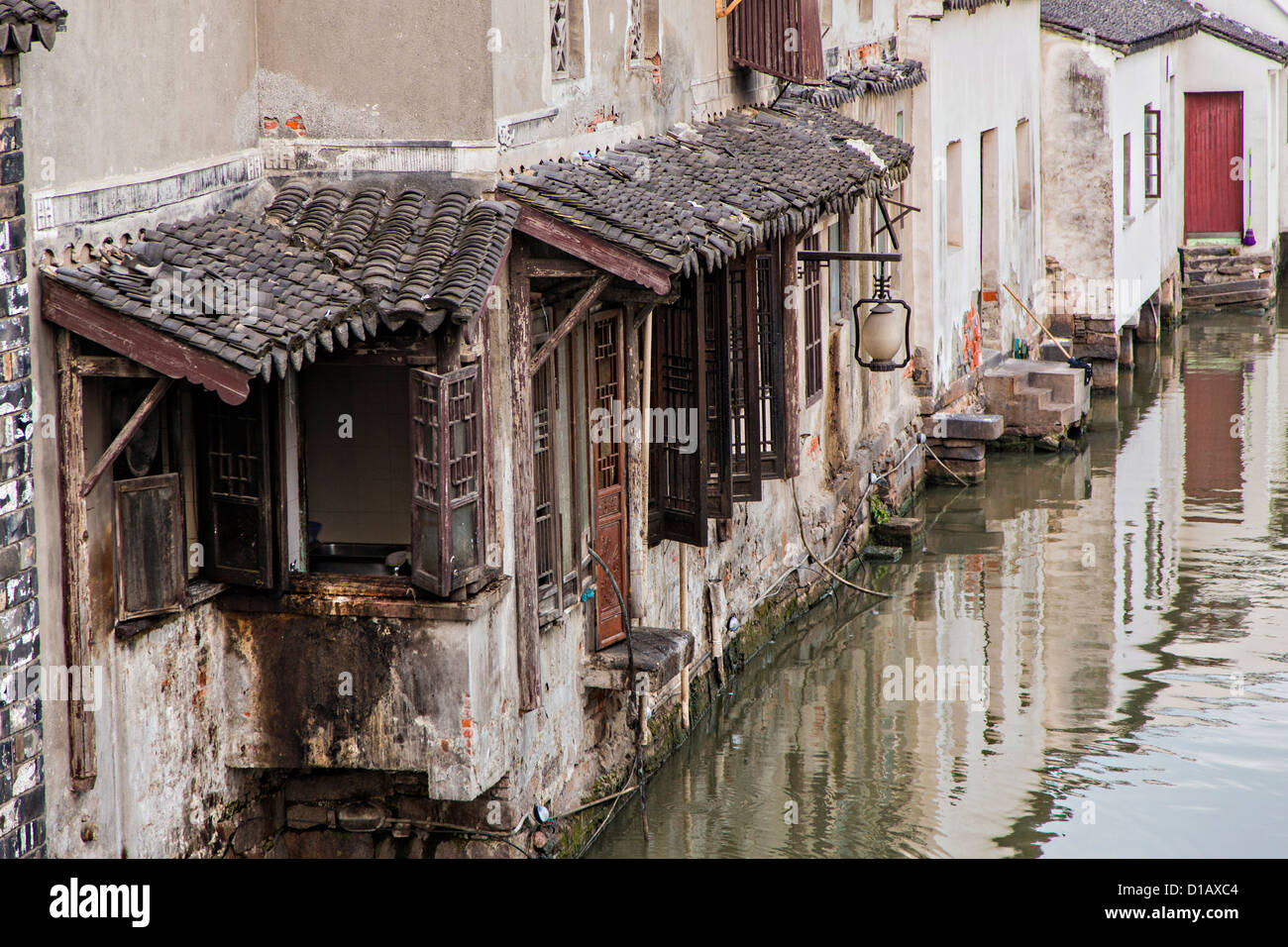 Traditional homes along Shantang canal in Suzhou, China Stock Photo - Alamy