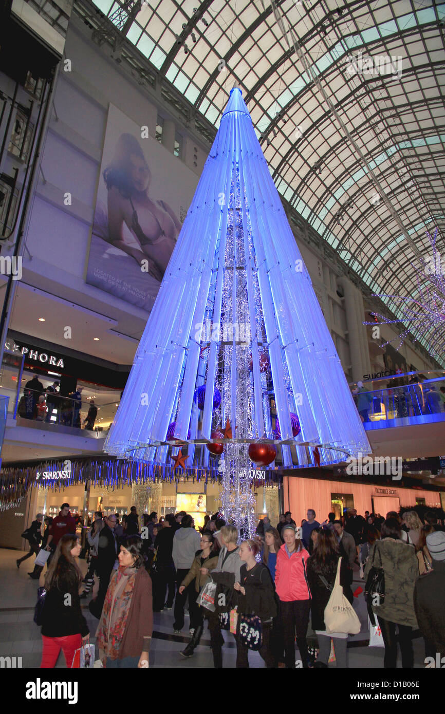 Eaton centre christmas tree hi-res stock photography and images - Alamy