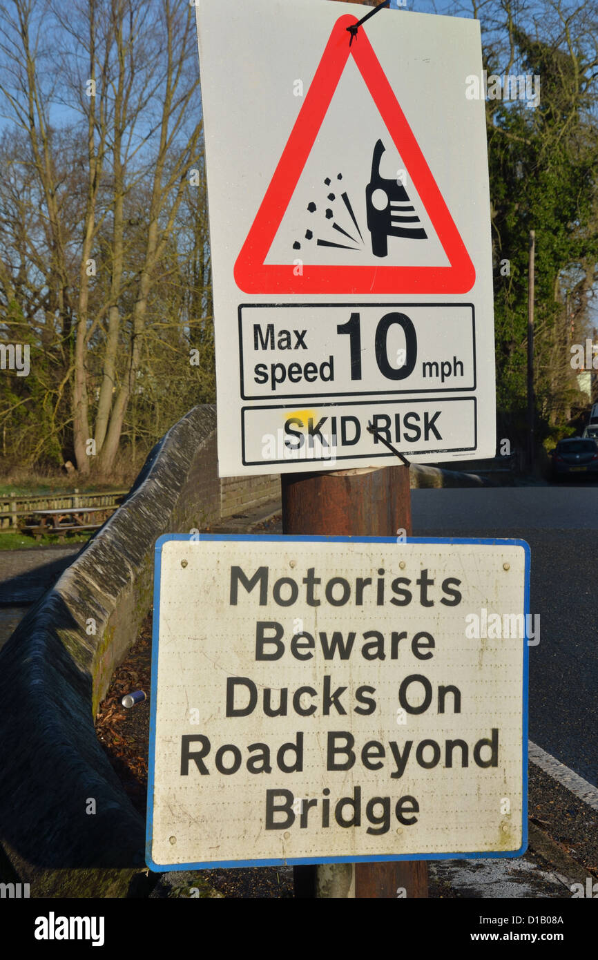 Speed warning signs hi-res stock photography and images - Alamy