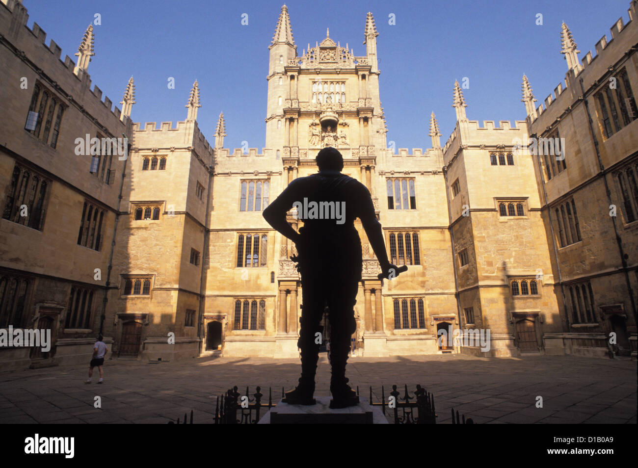 Courtyard of the Bodleian Library, Oxford, with the statue of the Earl ...