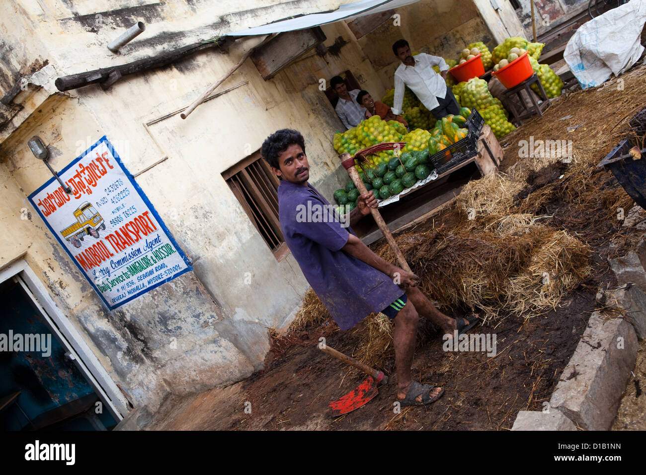 Indian men working in Mysore marketplace Stock Photo - Alamy