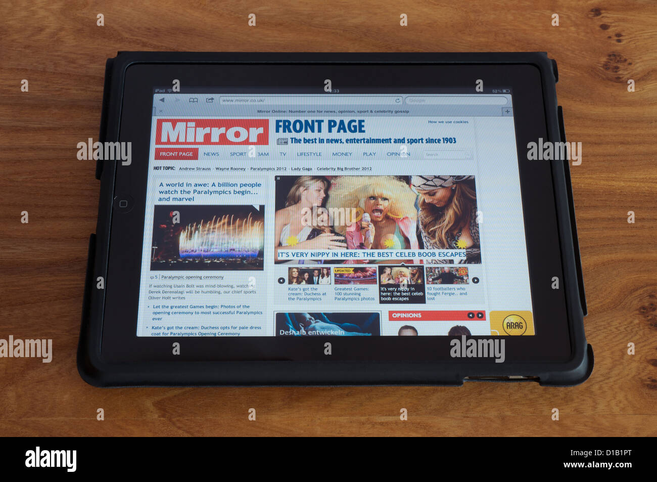 Daily Mirror website displayed on an Apple iPad tablet computer Stock ...
