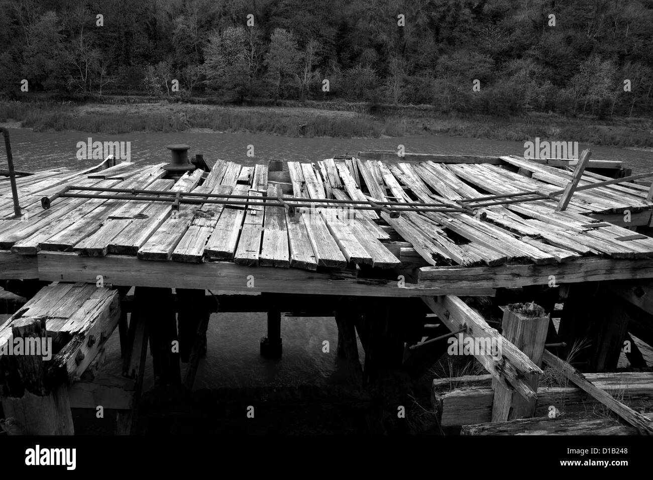 Crumbling bridge hi-res stock photography and images - Alamy