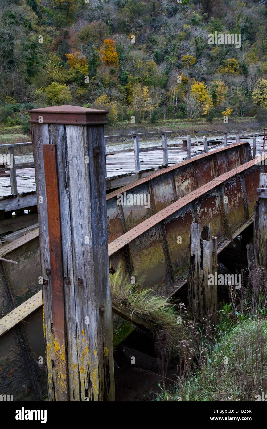 Crumbling bridge hi-res stock photography and images - Alamy