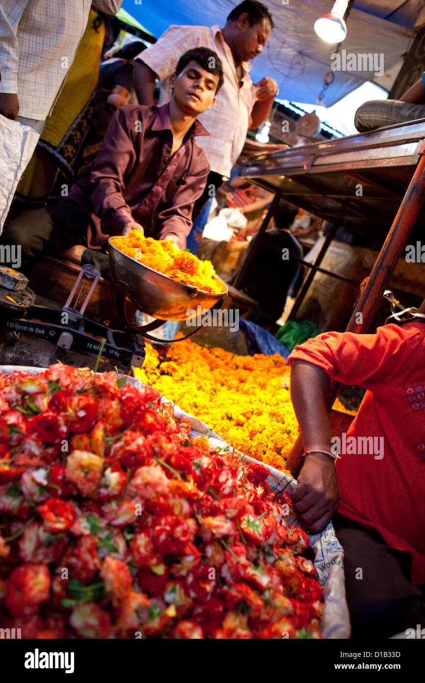 Men selling flowers in Mysore market Stock Photo - Alamy