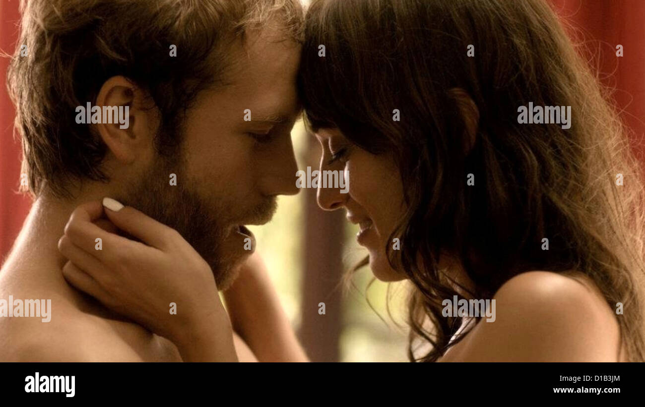 Lizzy caplan hi-res stock photography and images - Alamy