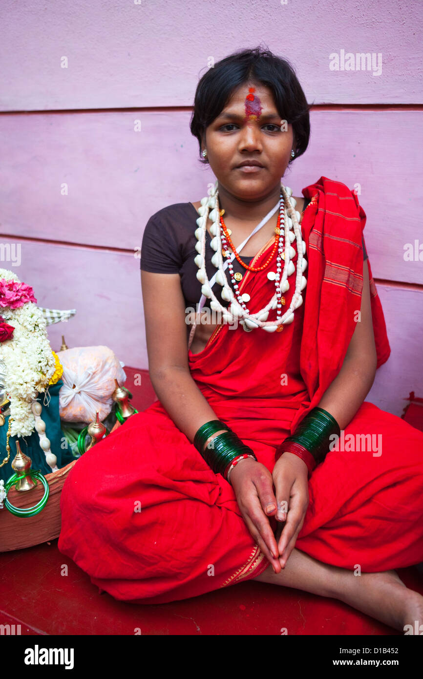 Young girl posing for portrait near Mysore market Stock Photo - Alamy