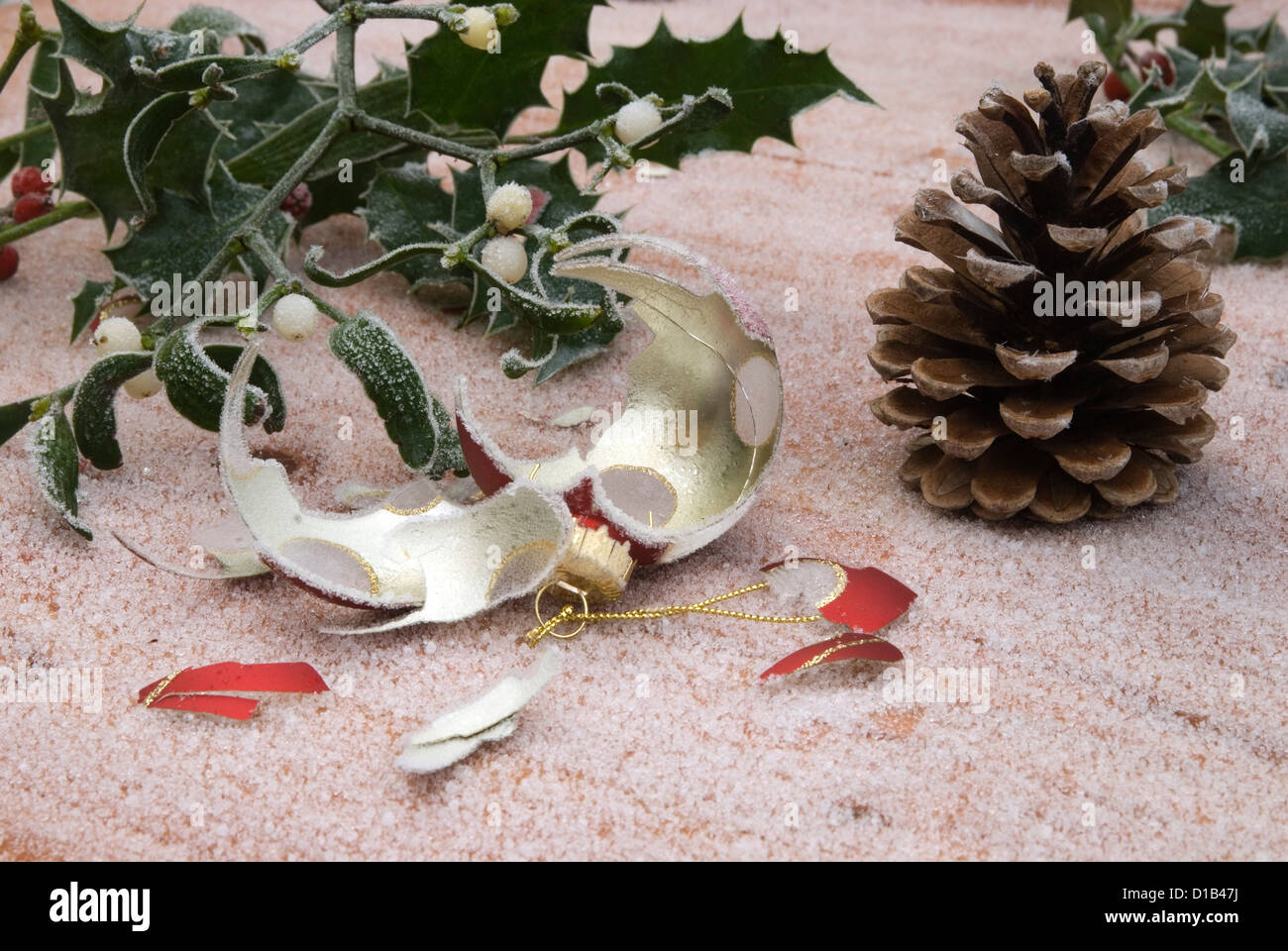 Smashed christmas bauble hi-res stock photography and images - Alamy
