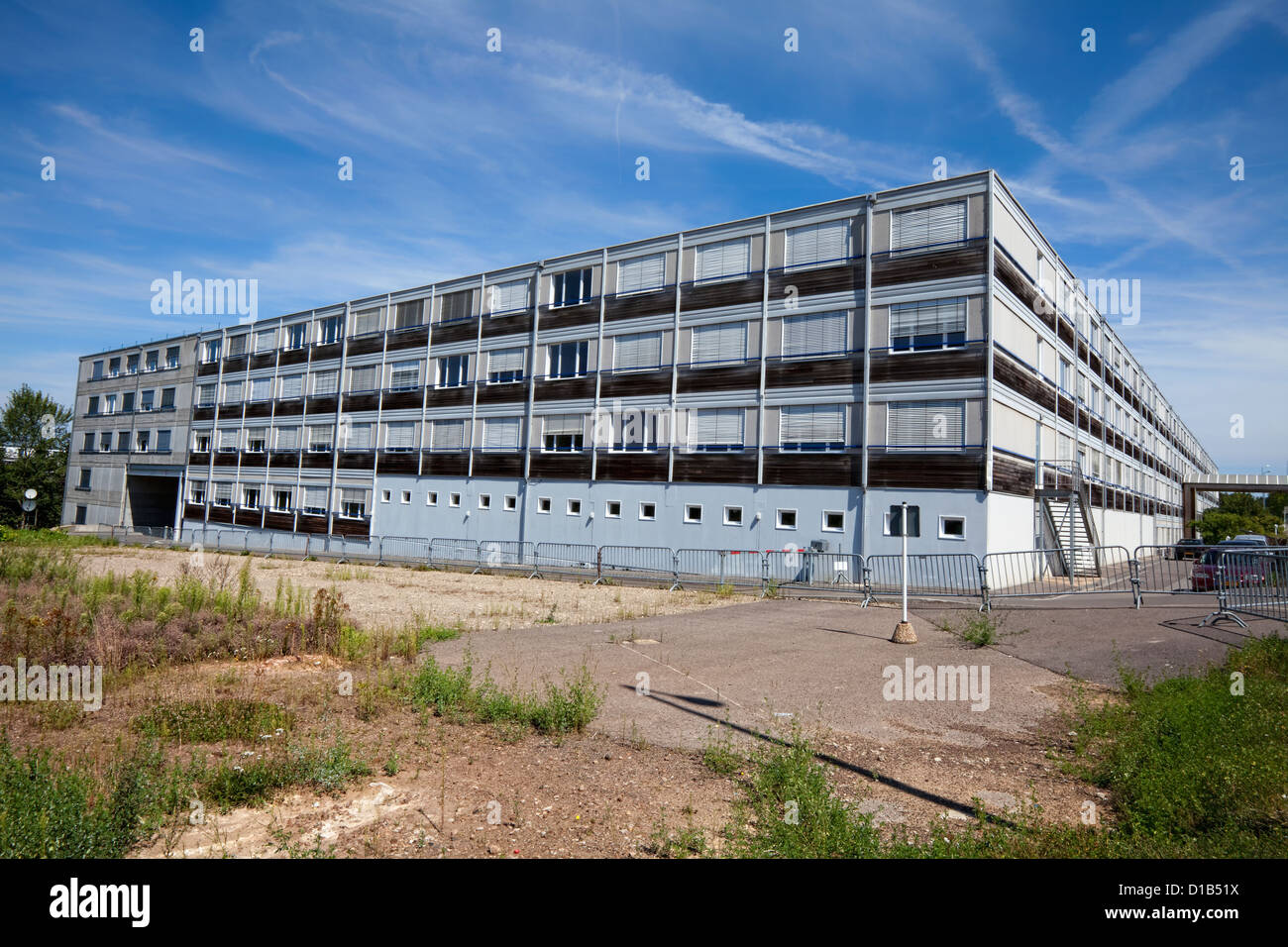 Two story office building hi-res stock photography and images - Alamy