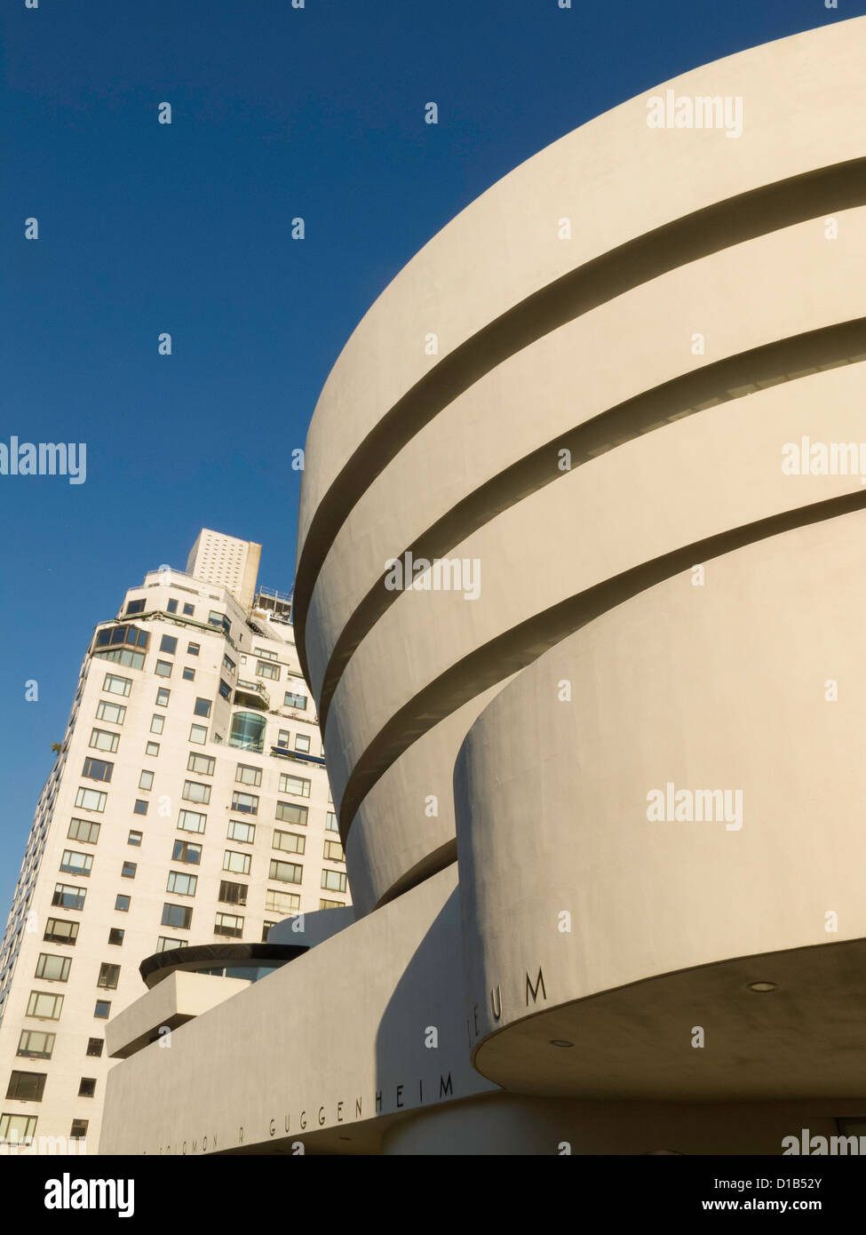 Guggenheim Museum Exterior, NYC Stock Photo - Alamy