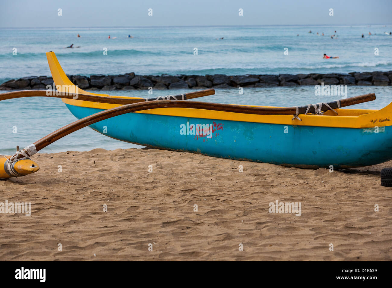 Outrigger canoe beach Hawaii Oahu Honolulu Waikiki Stock Photo - Alamy