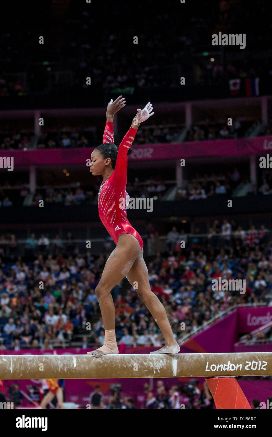 Gabby douglas balance beam hi-res stock photography and images - Alamy