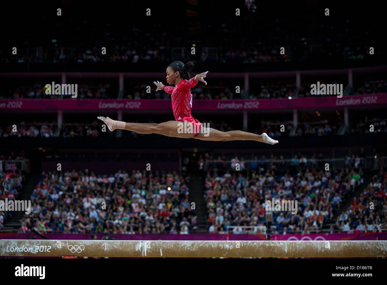 Gabby douglas balance beam hi-res stock photography and images - Alamy