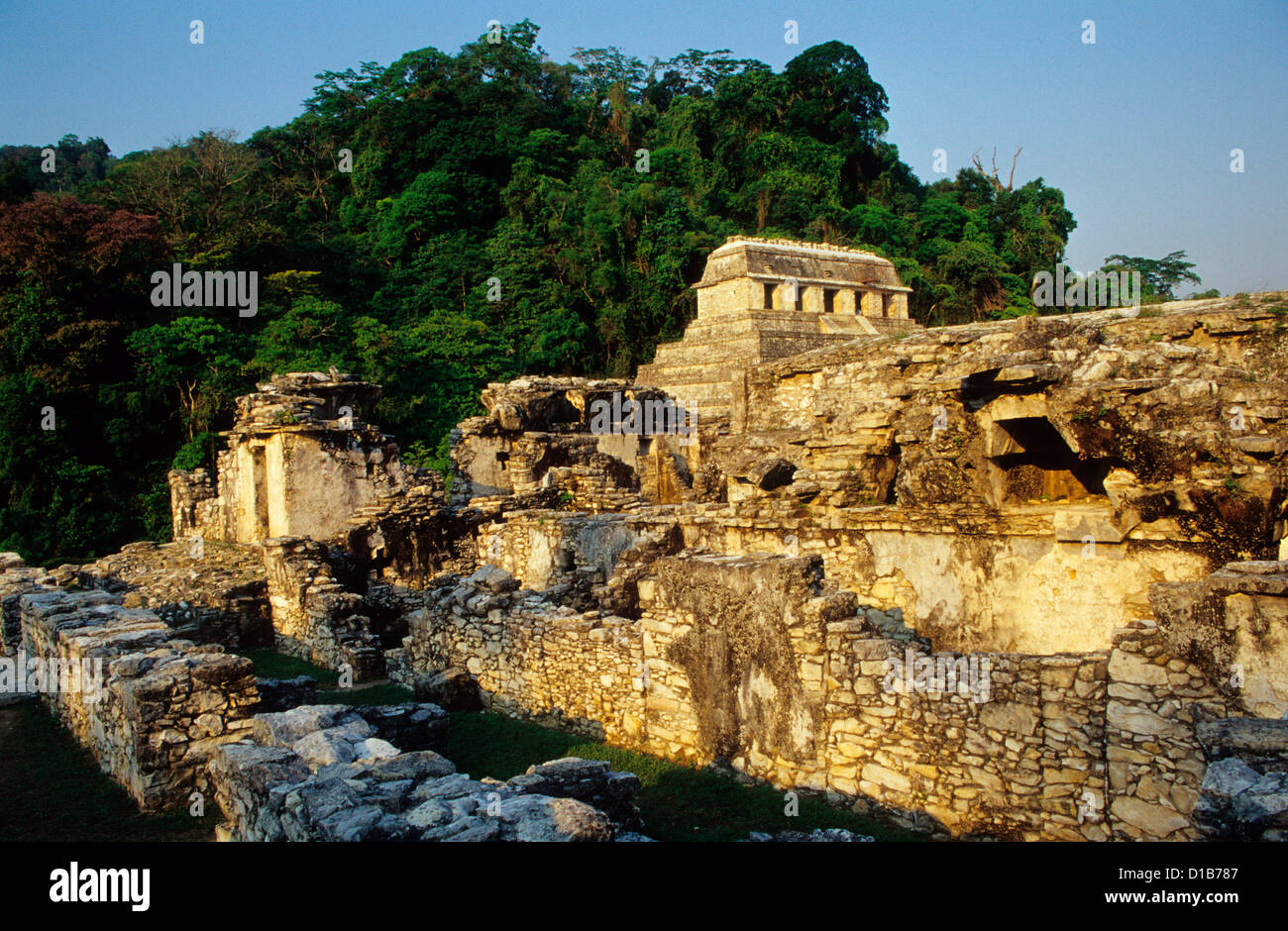 Maya piramide maya hi-res stock photography and images - Alamy