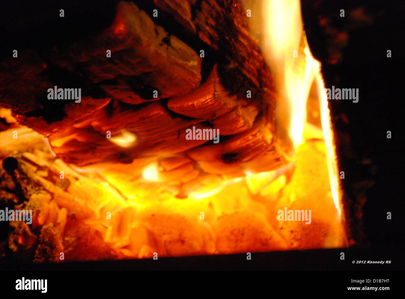 Logs burning hi-res stock photography and images - Alamy