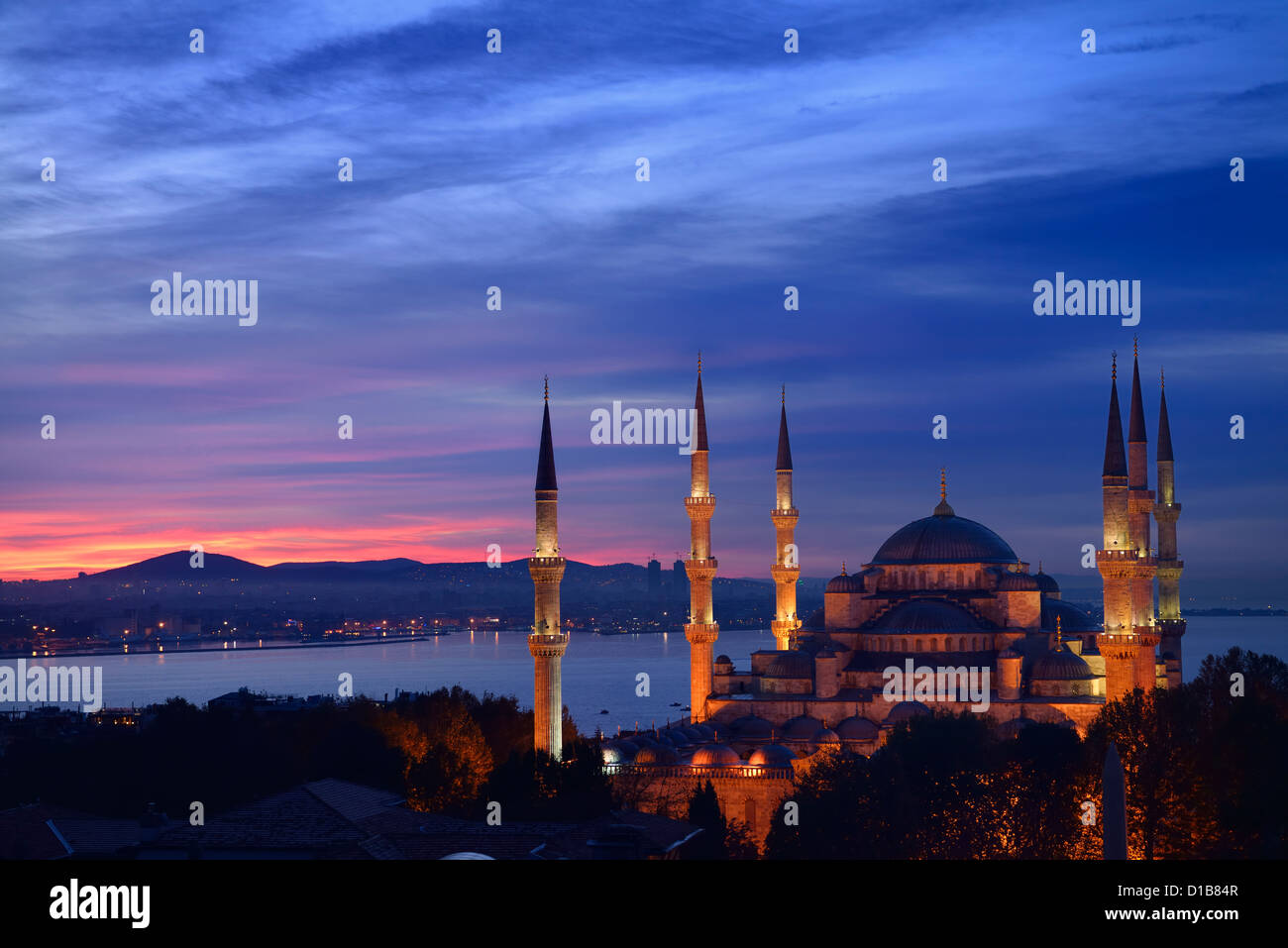 City lights istanbul hi-res stock photography and images - Alamy