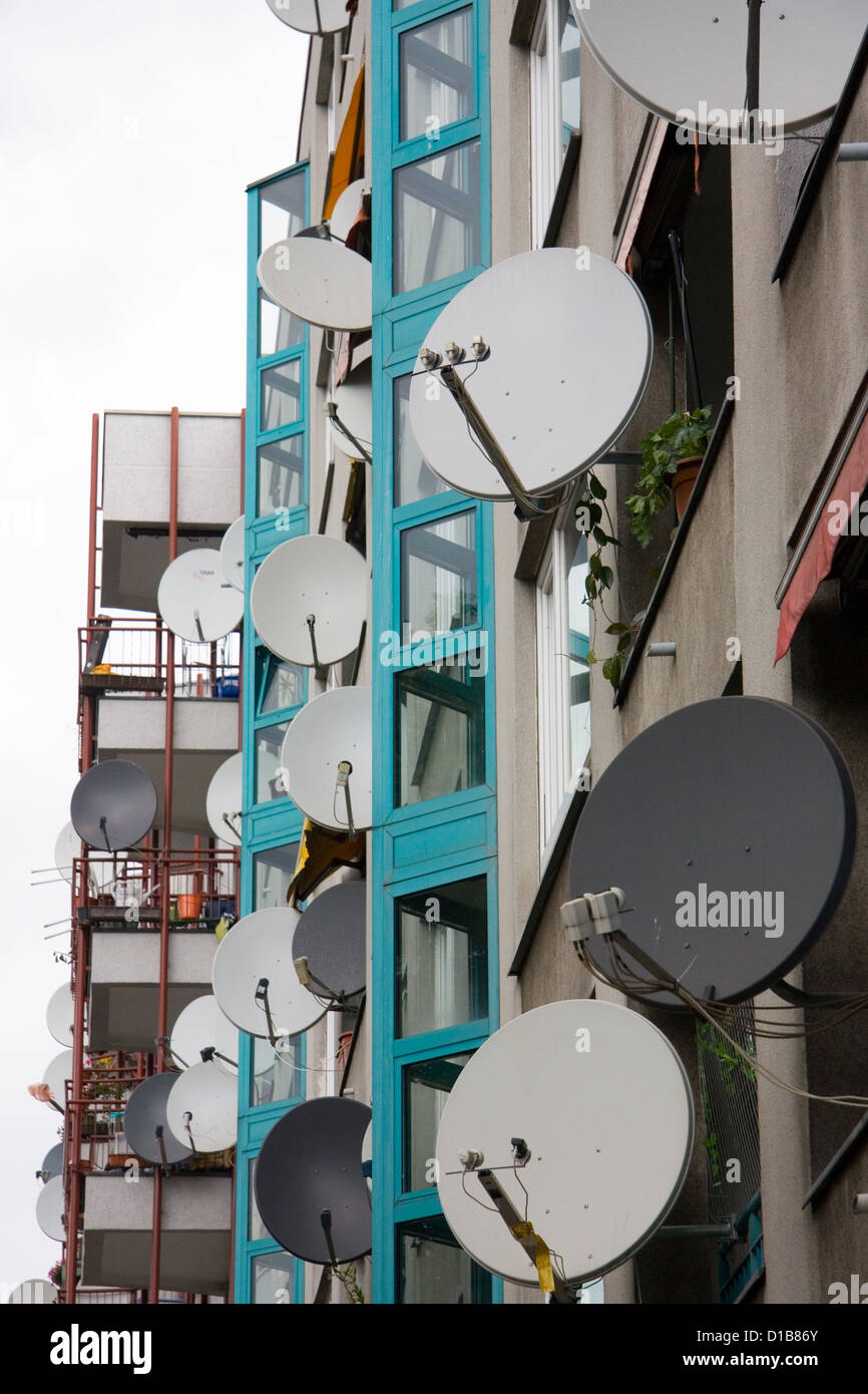 Satellite building hi-res stock photography and images - Alamy