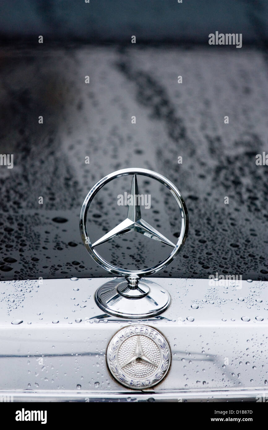 Mercedes benz group logo hi-res stock photography and images - Alamy