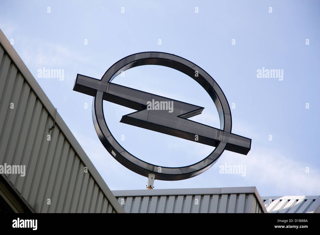 Opel sign hi-res stock photography and images - Alamy