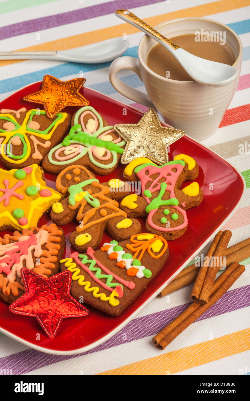 Gingerbread man on tablecloth hi-res stock photography and images - Alamy