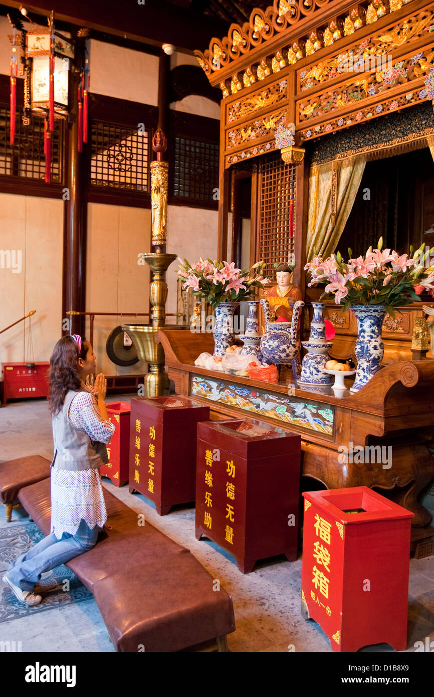 Woman Praying, City Temple, Shanghai, China Stock Photo - Alamy
