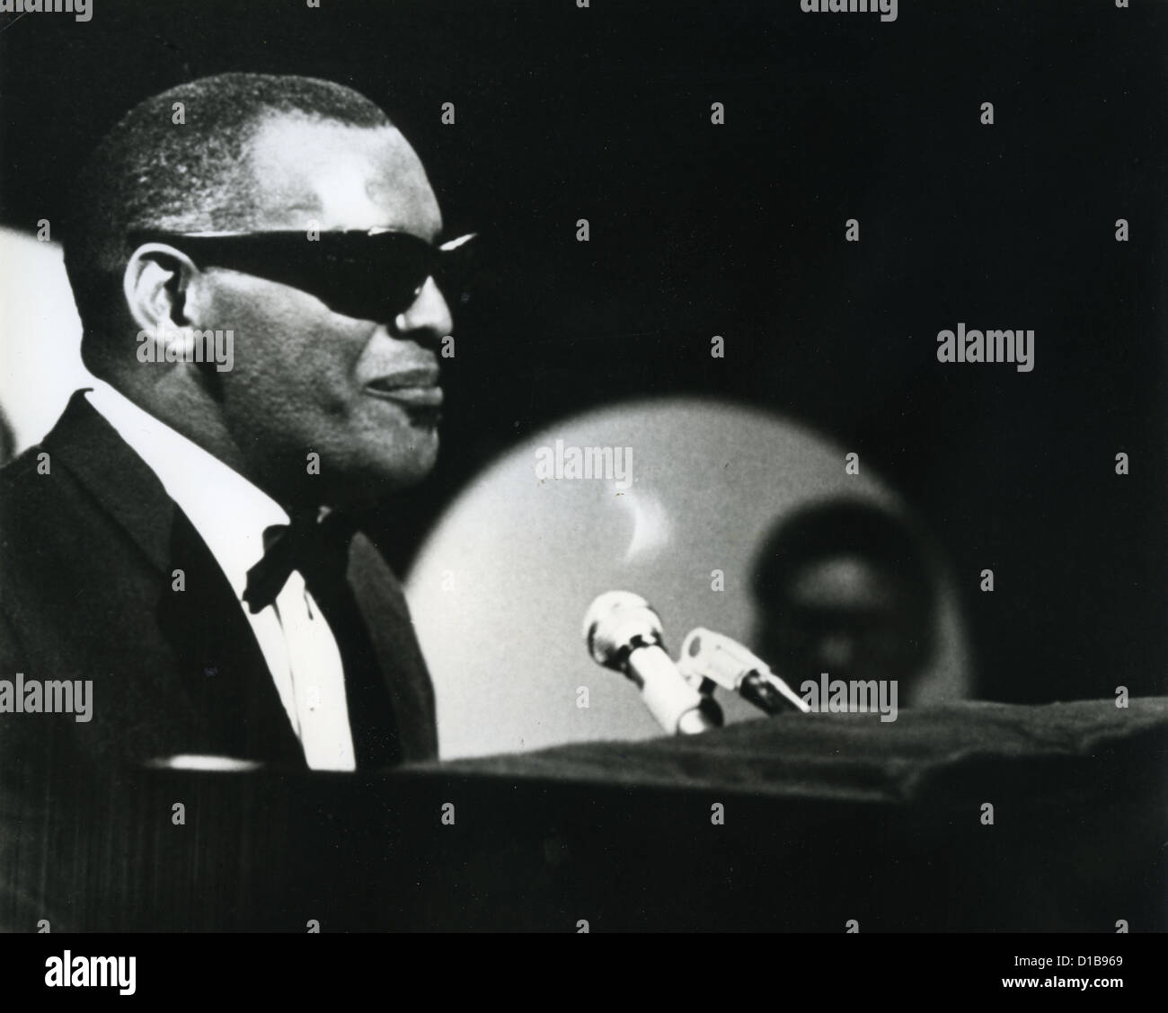 Ray charles 1960 hi-res stock photography and images - Alamy