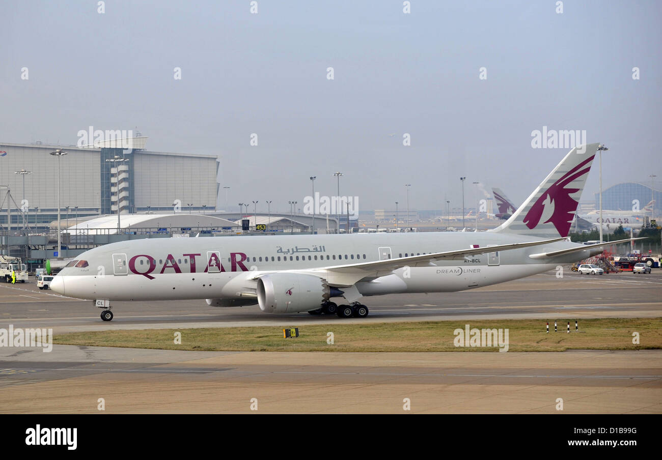 Qatar Dreamliner, Boeing 787 at Heathrow airport, London, England, UK ...
