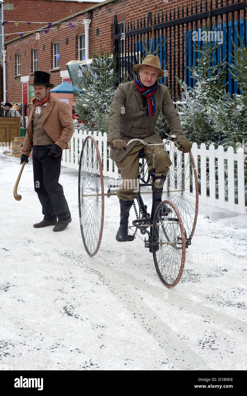 Victorian cycle attire hi-res stock photography and images - Alamy