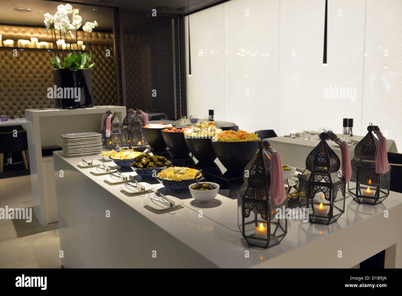 Arrival at Heathrow of the first Qatar Dreamliner (Boeing 787) the ...