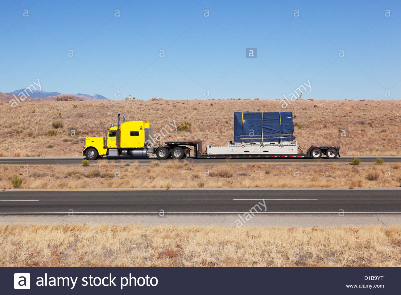 Tractor Pulling Trailer Stock Photos & Tractor Pulling Trailer Stock ...