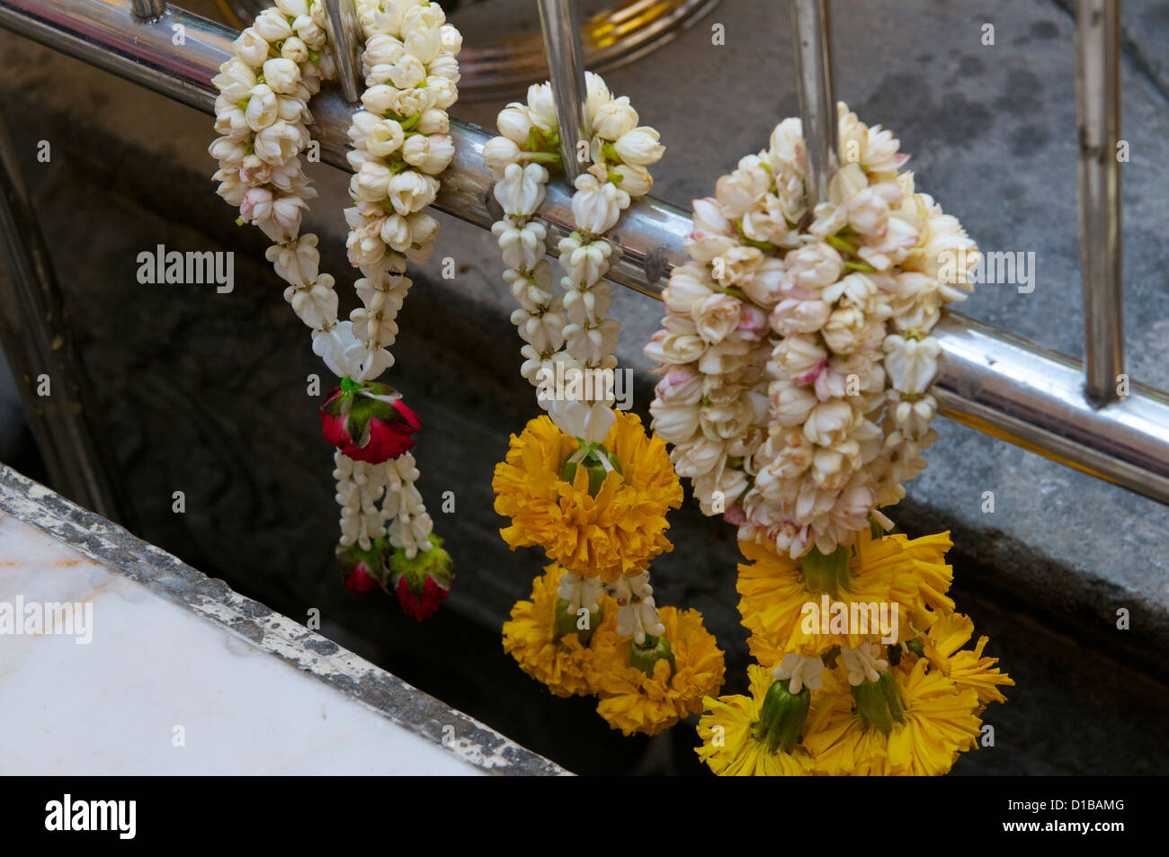 Floral offering to Buddha Bangkok Stock Photo - Alamy