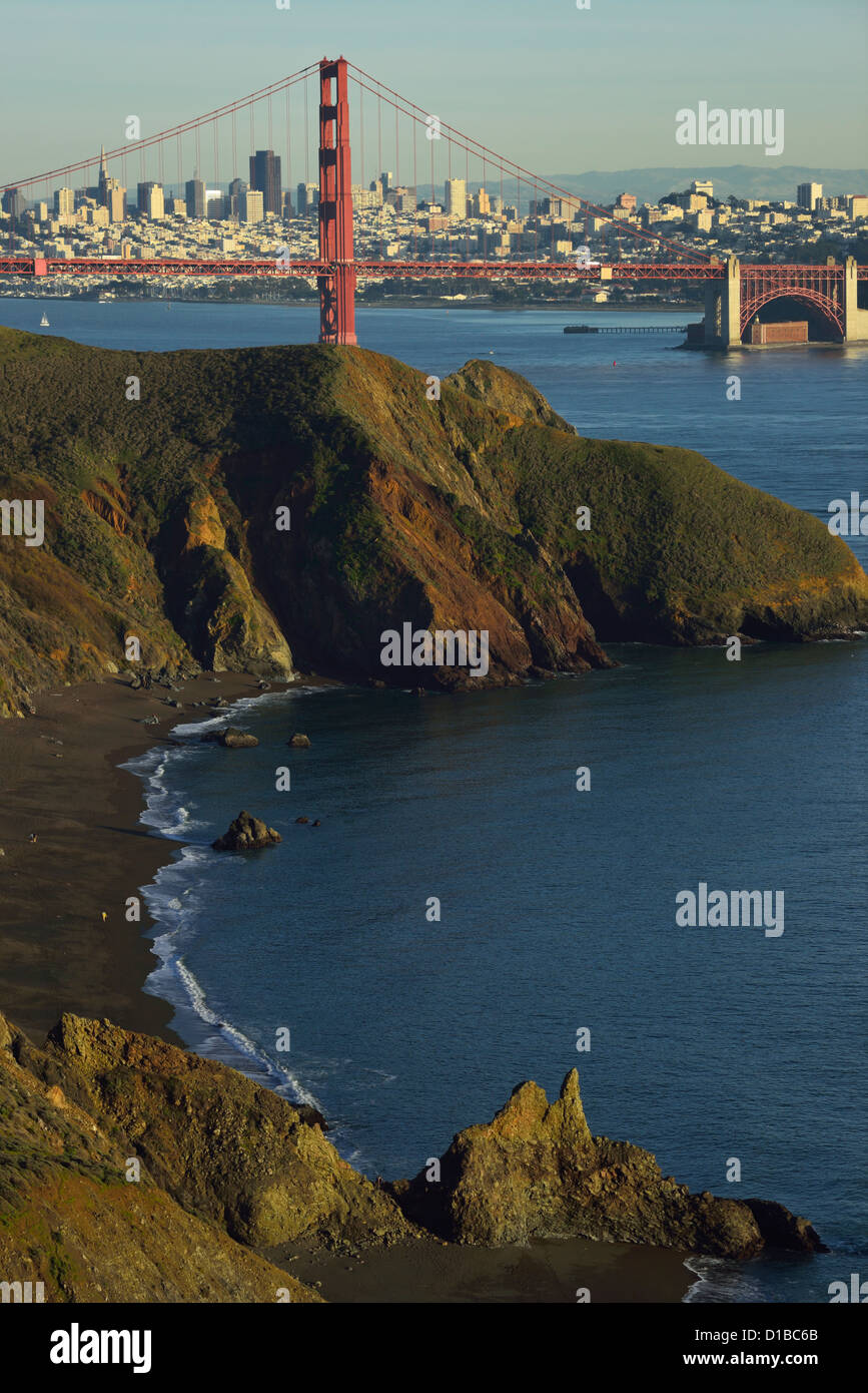 The silhouette of the Golden Gate Strait and San Francisco seen from ...
