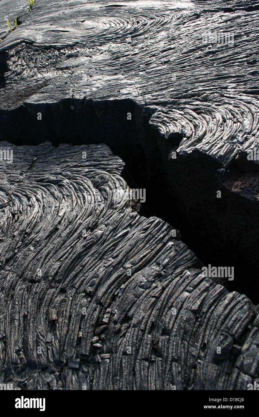 Black pahoehoe lava flow with crack, Hawaii, USA Stock Photo - Alamy