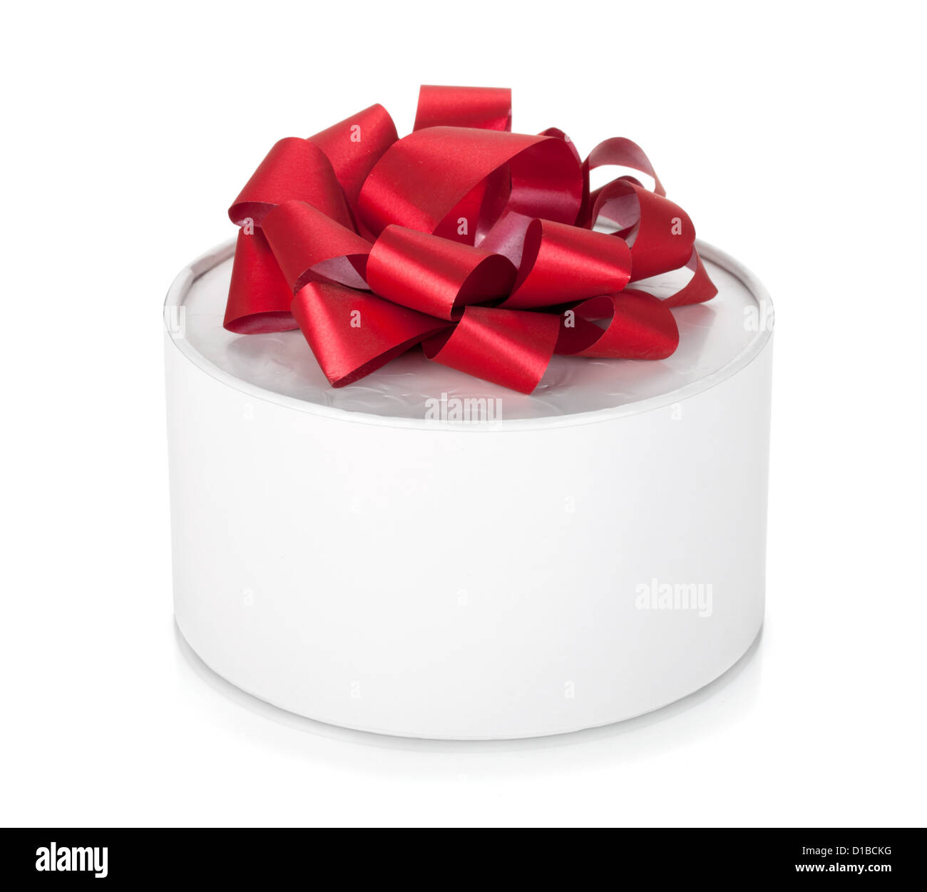 Single round gift box with red ribbon bow. Isolated on white background ...