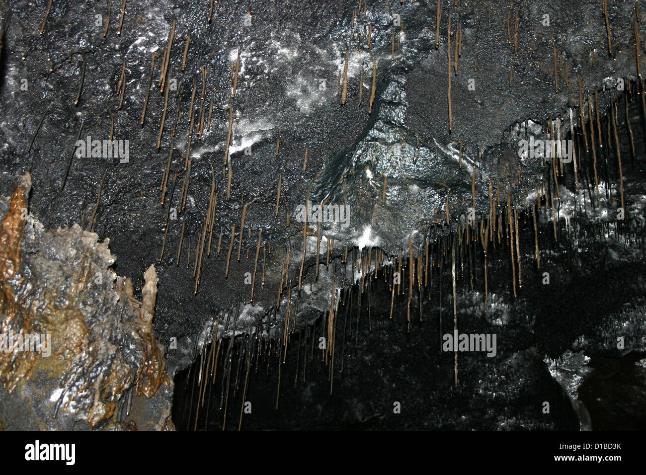 Water drip stalactite hi-res stock photography and images - Alamy