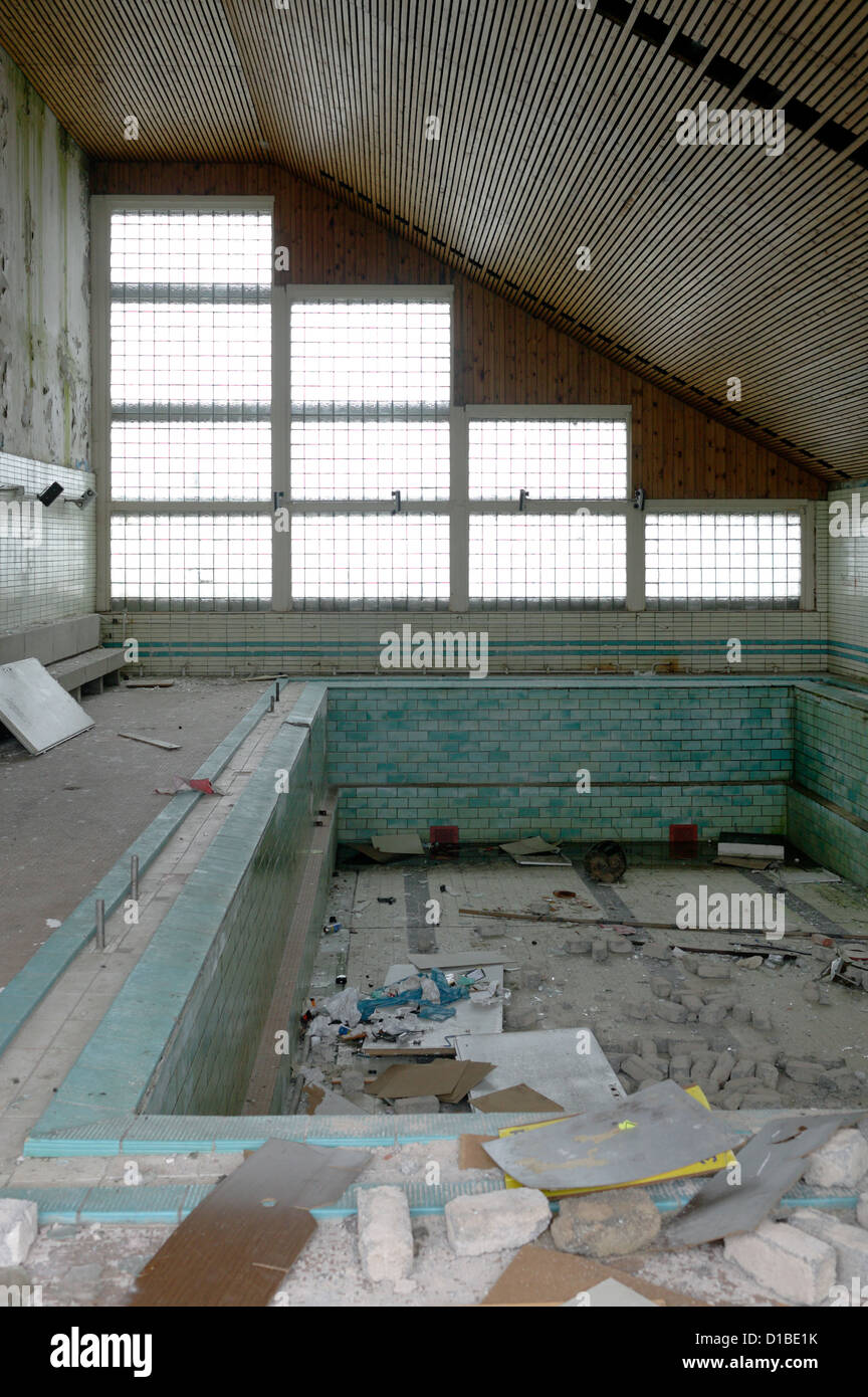 Pool destroyed hi-res stock photography and images - Alamy