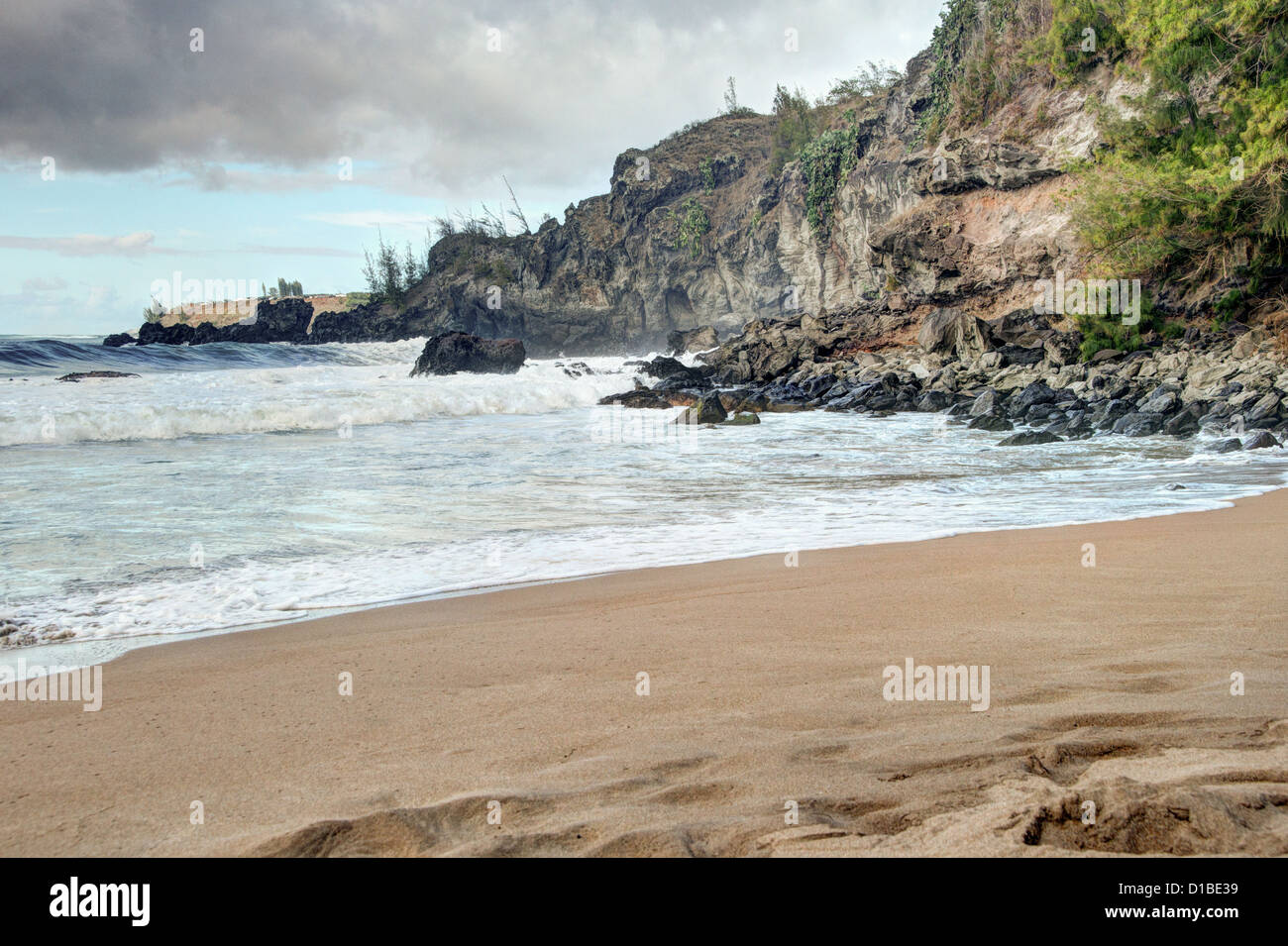 Rocky Maui shoreline with slow moving waves Stock Photo - Alamy