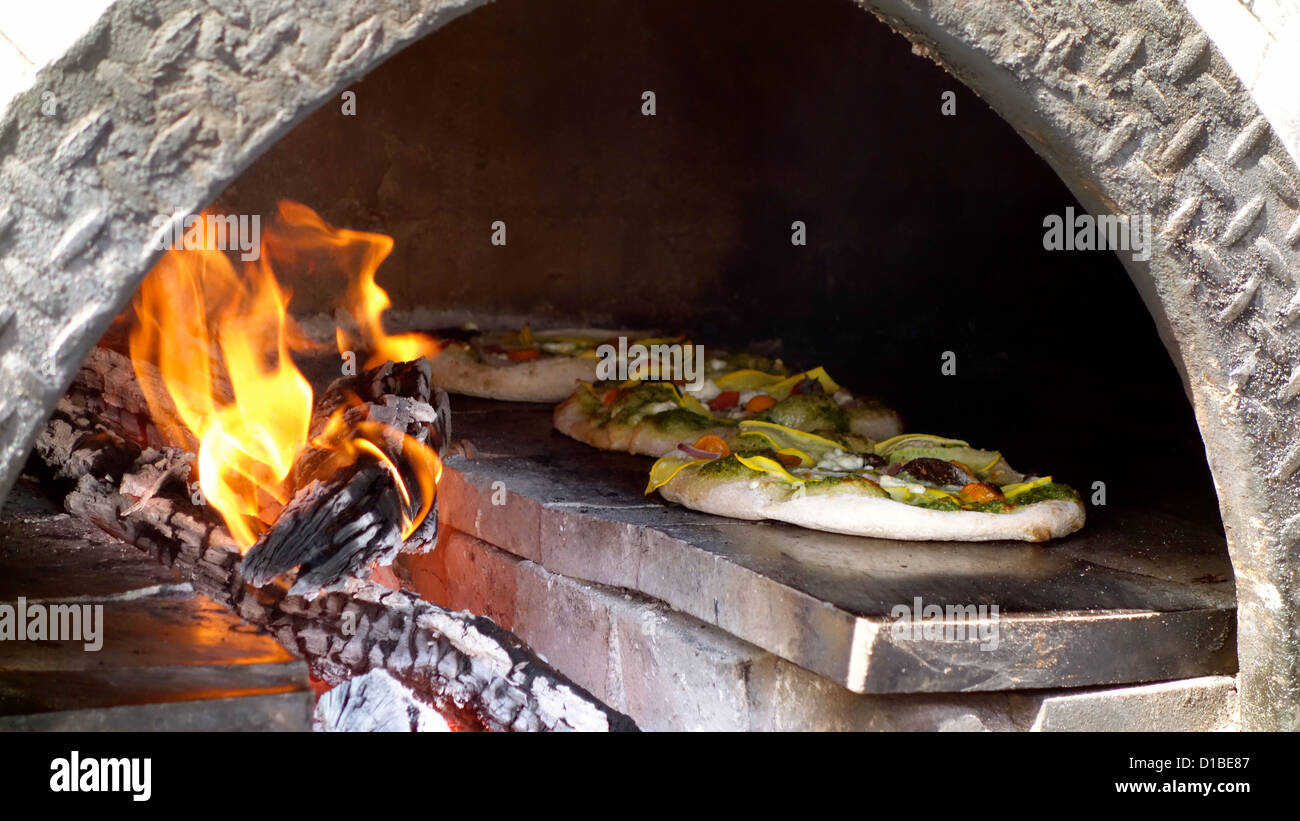 Wood fired pizza oven hi-res stock photography and images - Alamy