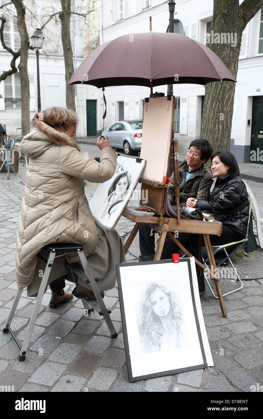 Artist drawing portrait in montmartre hi-res stock photography and ...