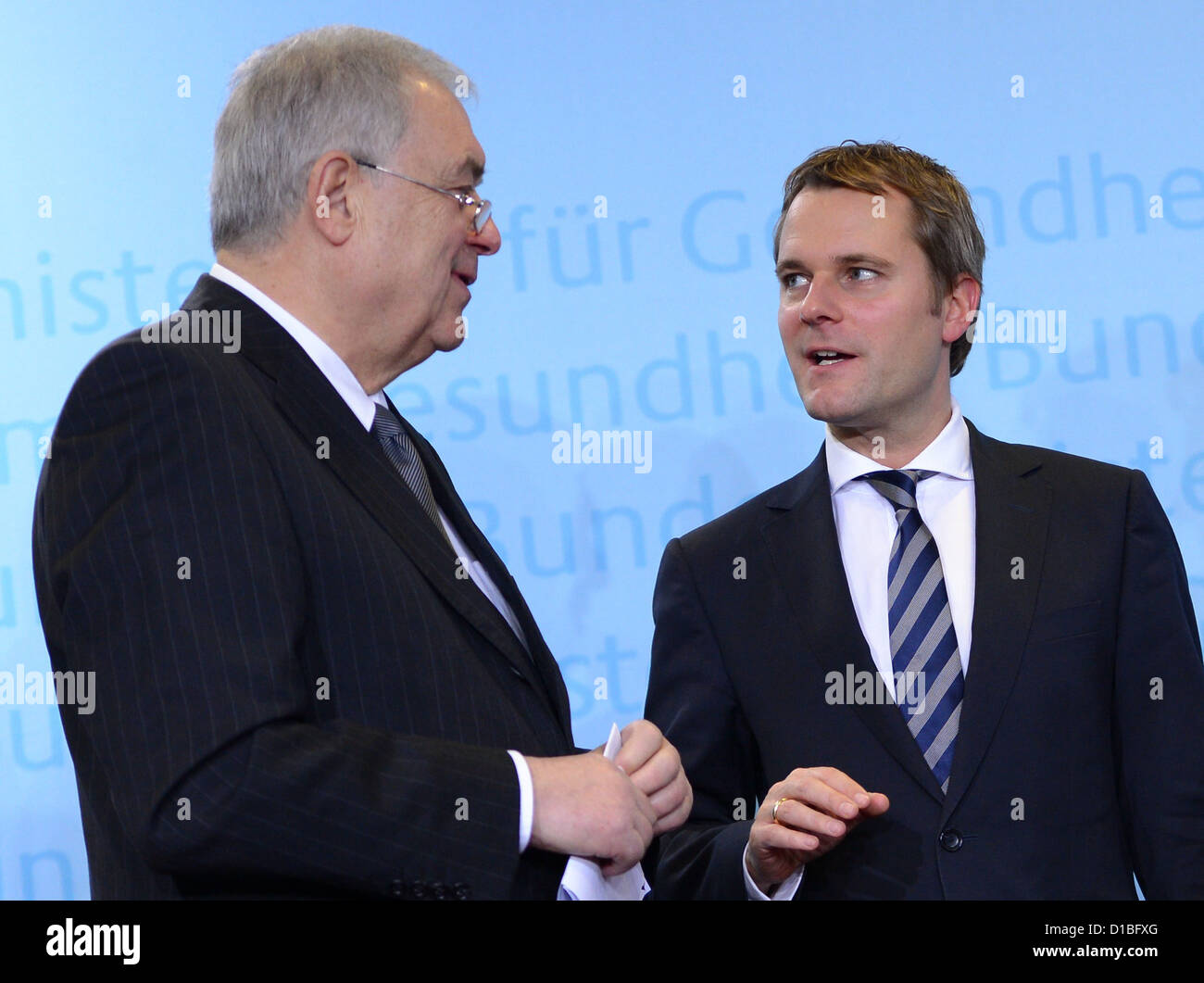 CEO and President of the German Cancer Aid Hans-Peter Kraemer (L-R ...