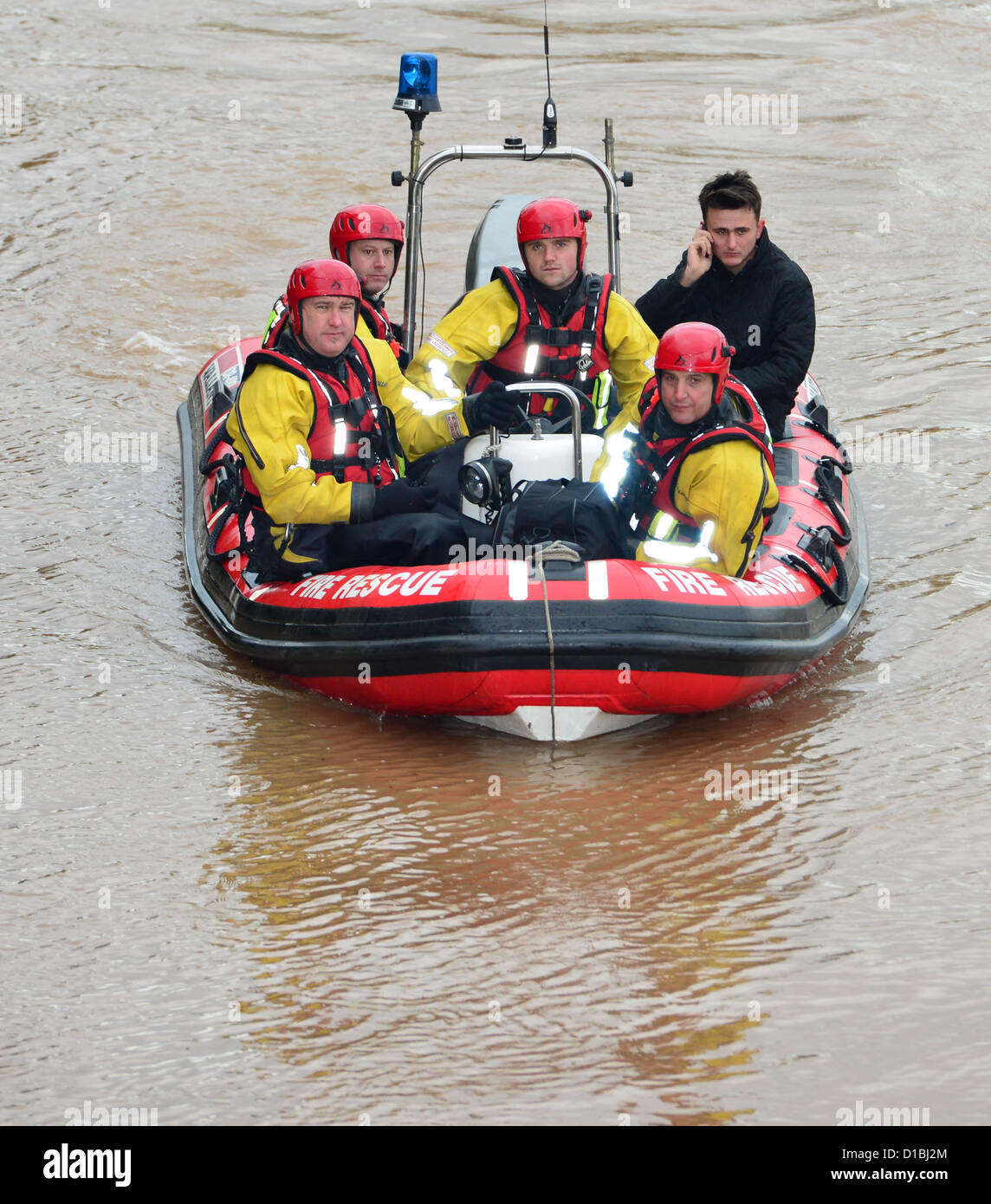 GLOUCESTERSHIRE FIRE AND RESCUE RESCUE MAN FROM FLOODED HOUSE IN ...