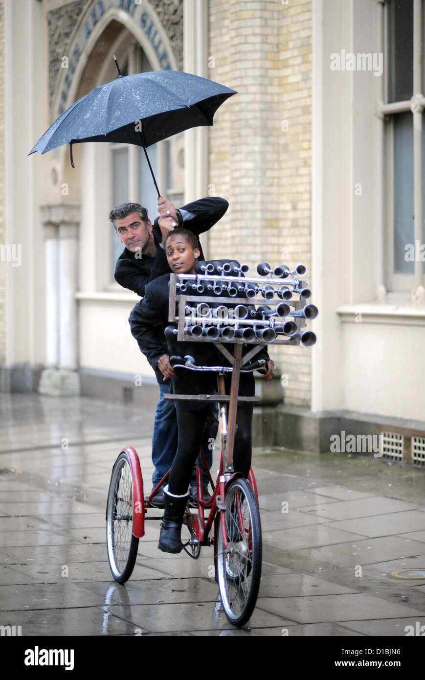 Members of the percussion group 'Stomp' Fraser Morrison and Simone ...